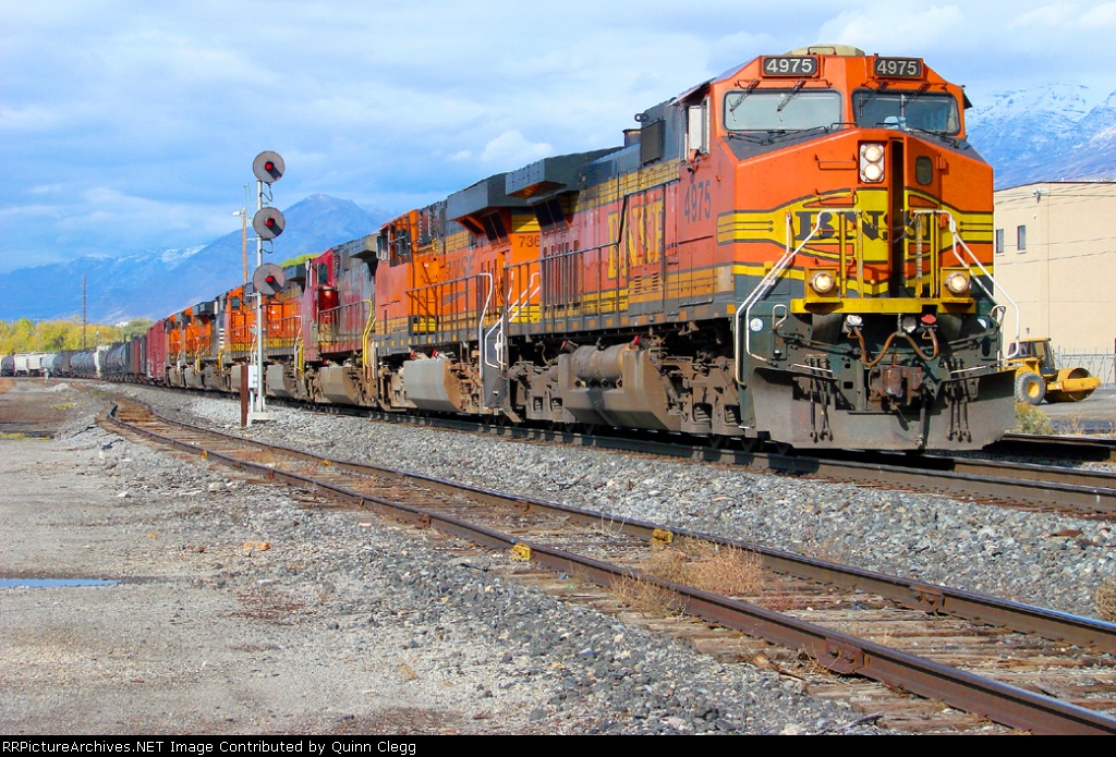 PUMPKINS,WARBONNETS,THOROUGHBREDS AND POWERBARS ON HALLOWEEN AT IRONTON. OCTOBER 31,2010.